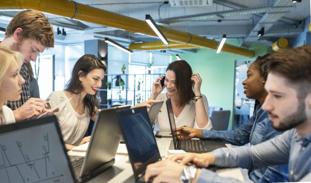 Paid vs. Organic Social Media: Making the Most of Both | Adtaxi